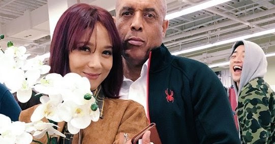 Yoon Mirae shares a photo with her father
