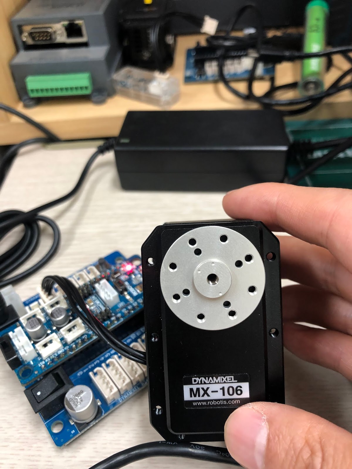 Daddy Makers: 로보티즈 U2D2 이용한 다이나믹셀 연결 및 제어 방법