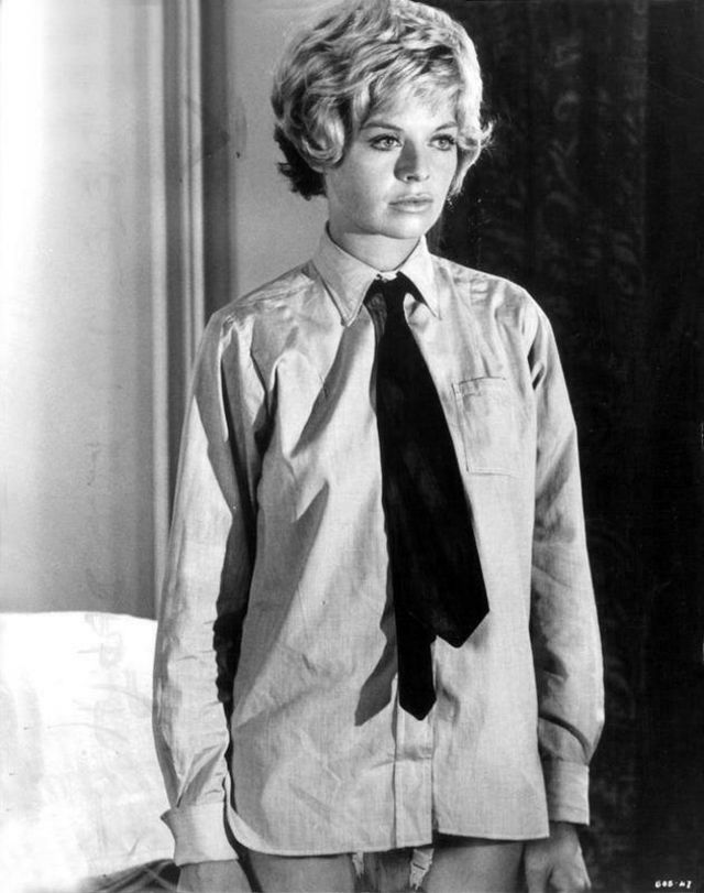 30 Amazing Black and White Photos of a Very Young and Lovely Susannah ...