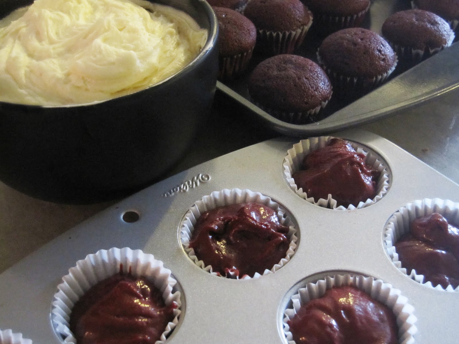 Polka-Dot Creations: Perfect Party Cupcakes