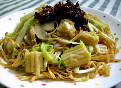 Peng's Kitchen: One Dish Meal #2 : Braised Yee Fu Noodles