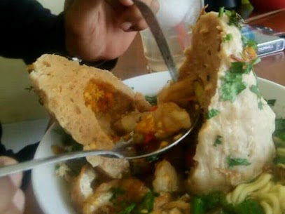 Pakde Wonogiri: Bakso Gunung Berapi