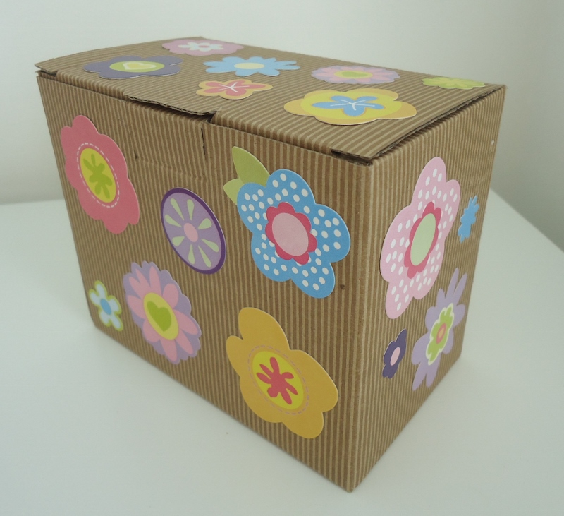 A Playful Stitch: Decorated Gift Box