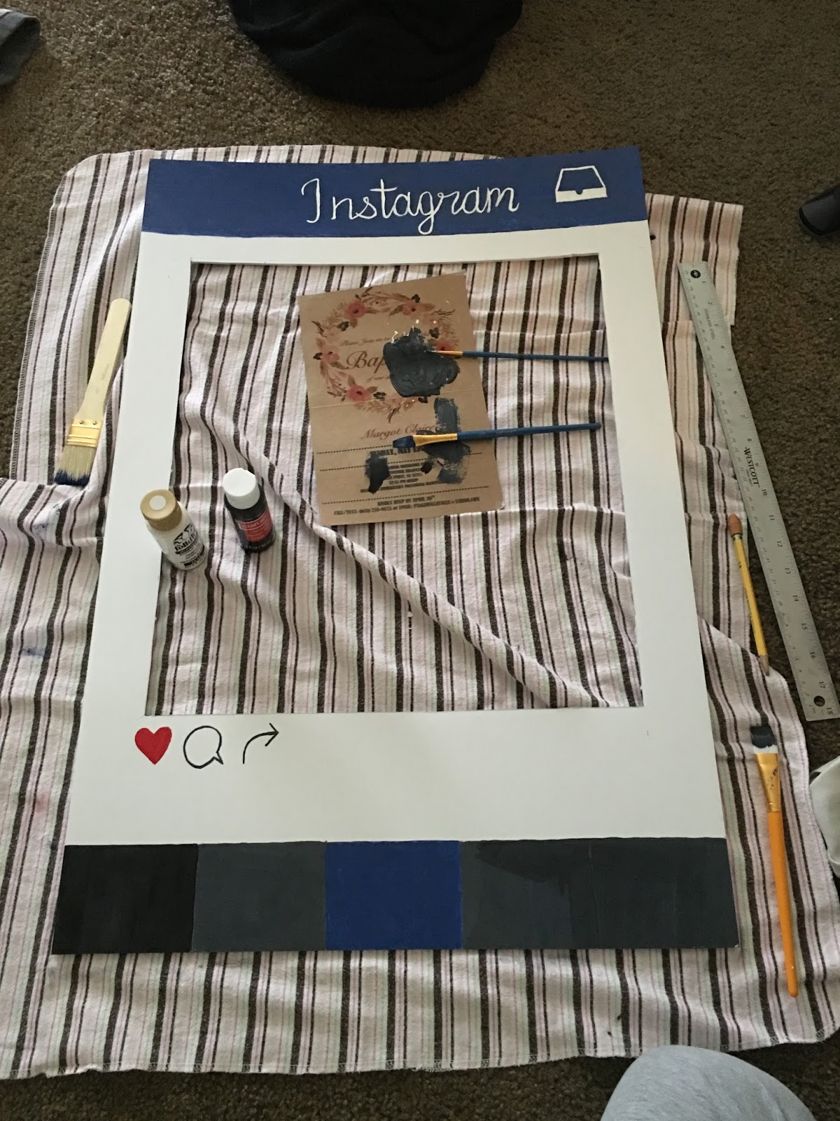 Turn the Paige: DIY: Instagram Photo Booth Board
