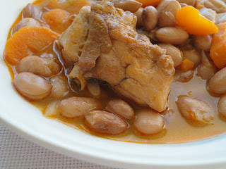 CON TACONES EN LA COCINA: Poco usual