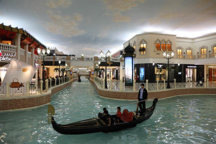 Shopping mall in Qatar, with a river inside. The roof is painted like ...