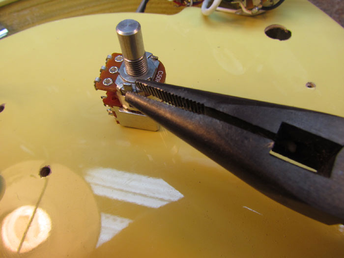 Danelectro Stratoblaster Wiring and Installation Crawls Backward (When ...