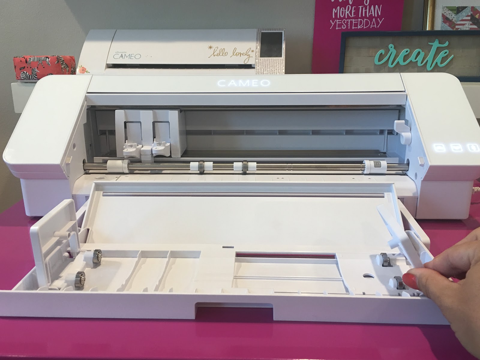 How to Use the CAMEO 4 Built In Roll Feeder - Silhouette School