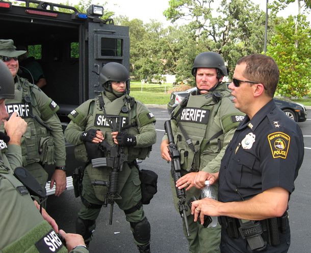 Guerreros de Élite: El Manual Básico de los SWAT nº7