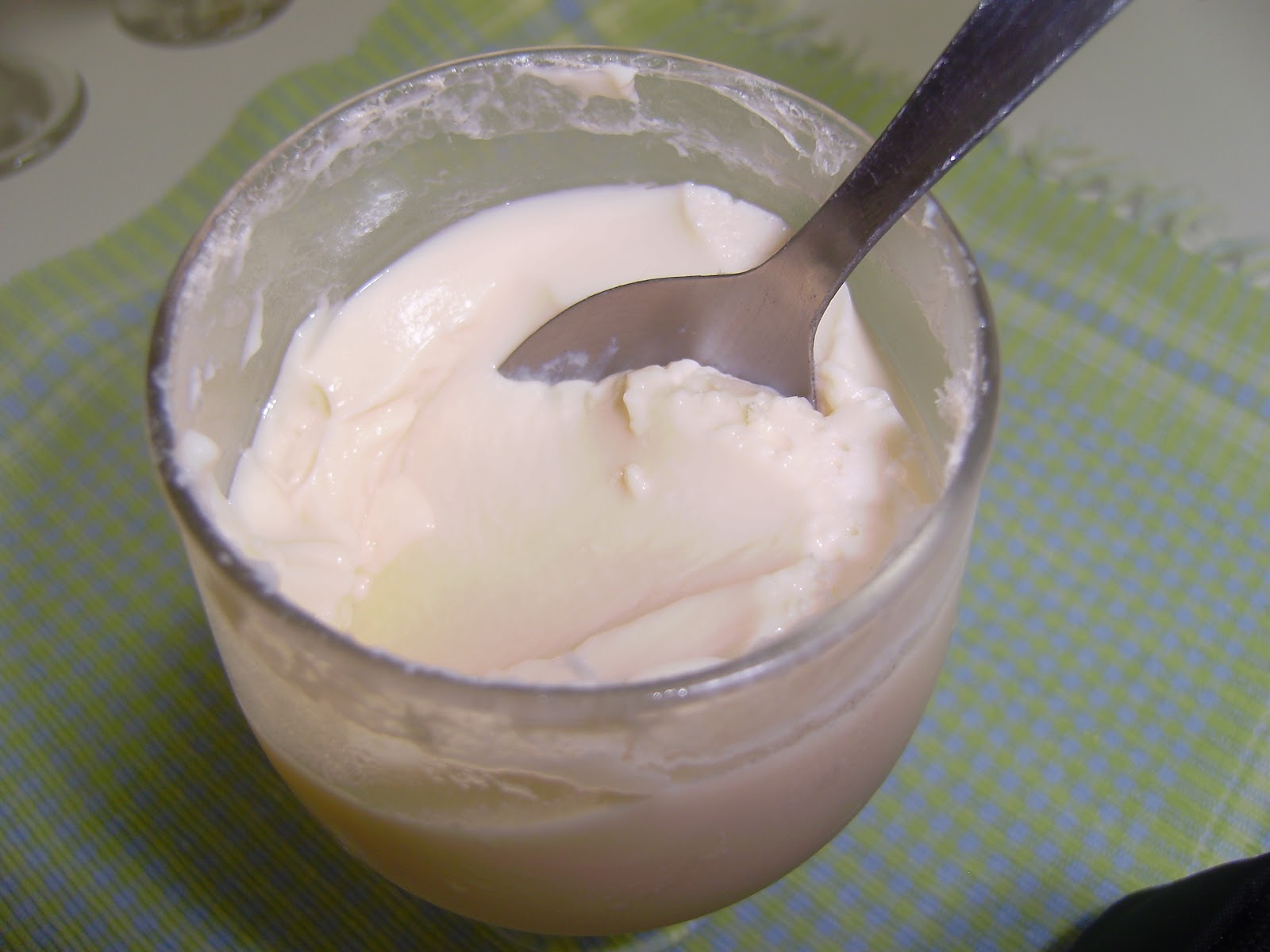 ZAKUSKAS: Mousse de Gelatina e Leite em Pó