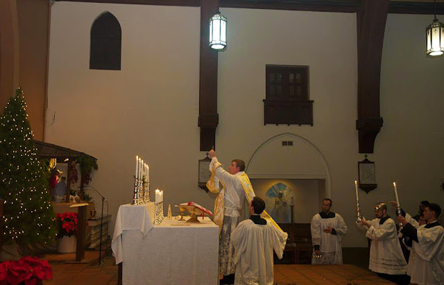 CATHOLICVS: Santa Misa de Gallo en el uso anglo-católico en California