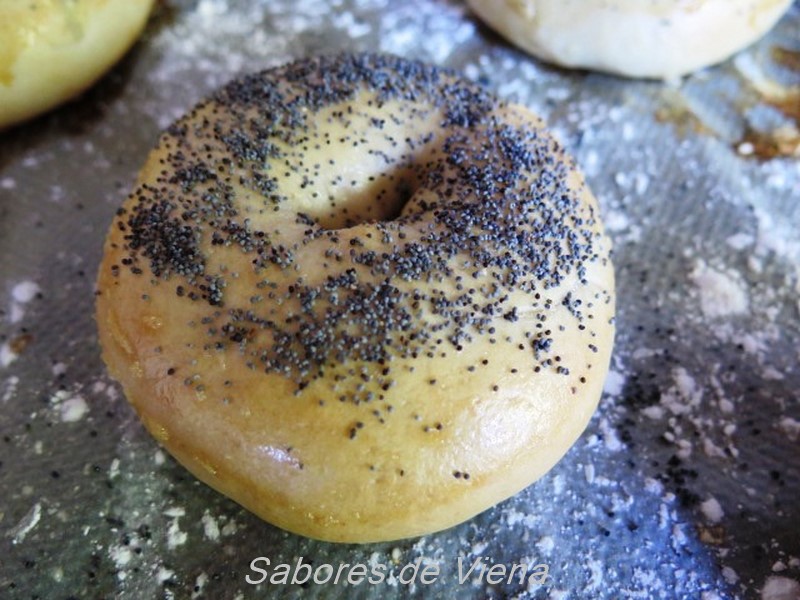 UN PAN LLAMADO BAGEL