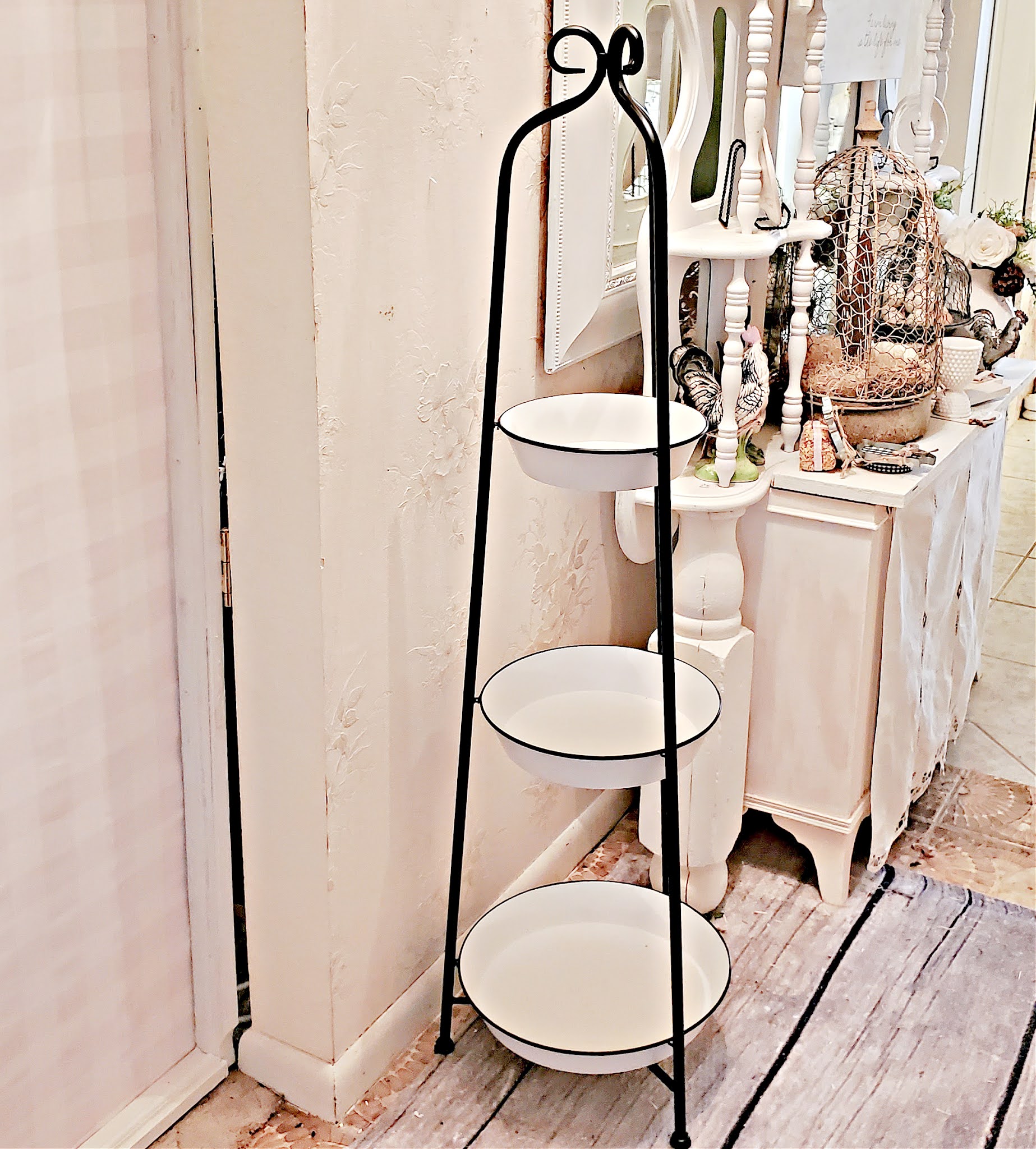 Penny's Vintage Home: Decorating Tiered Stands
