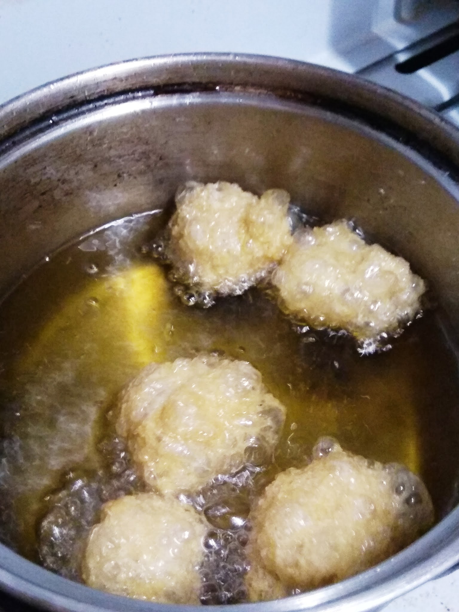 Elinluv's Tidbits Corner: Fried Wheat Gluten Puffs