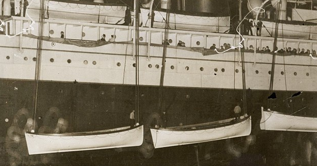 - The History Buff - Titanic : Titanic's Lifeboats And Lifejackets