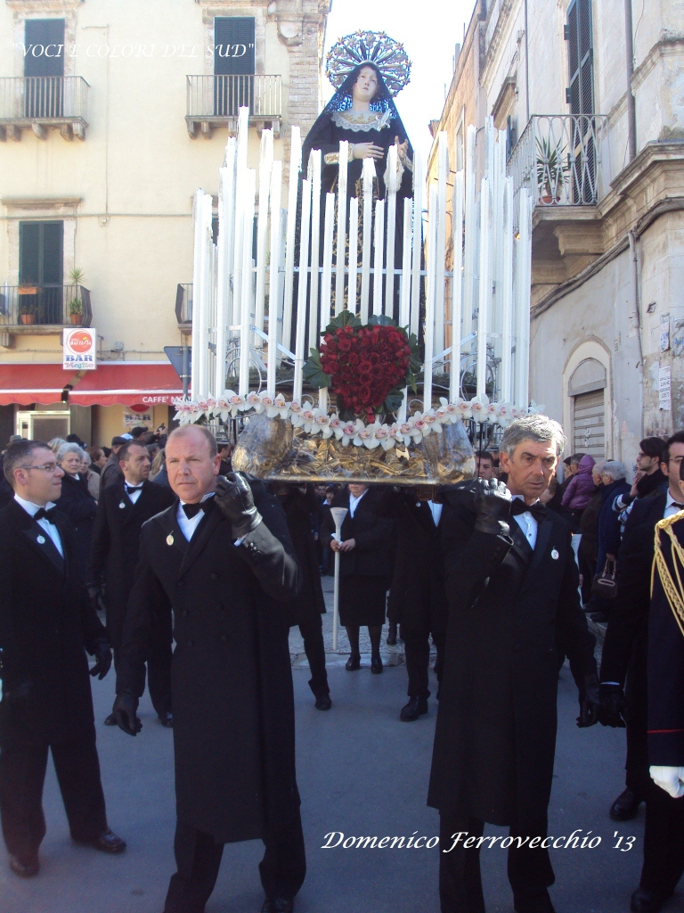 Voci e colori del Sud: La processione della Desolata a Bitonto