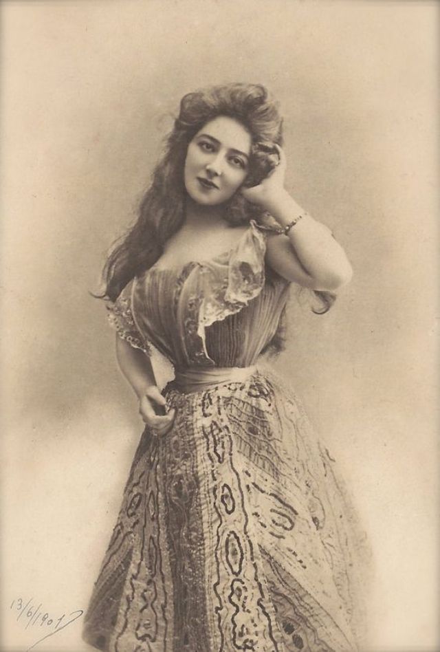 Beautiful Photos of Anna Held in the Late 19th and Early 20th Centuries ...