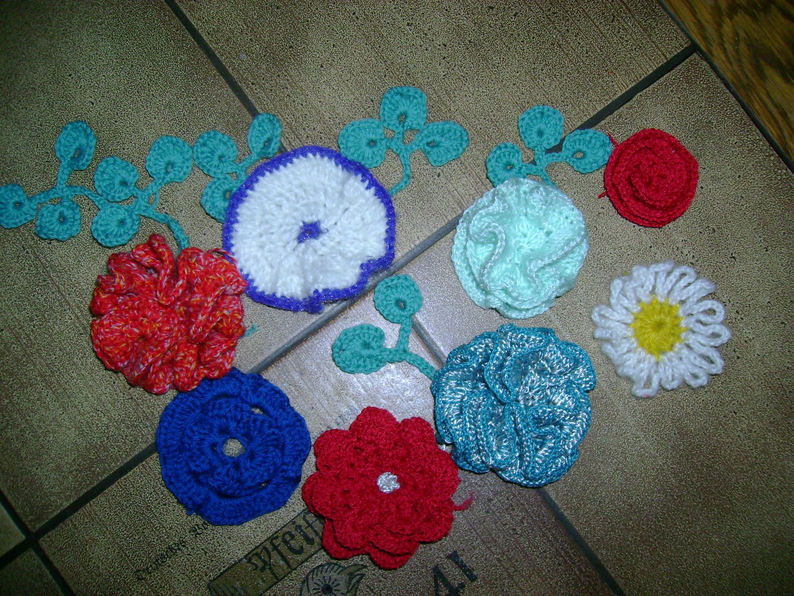 Sa invatam sa crosetam si sa tricotam: Flori si iar ....flori ....