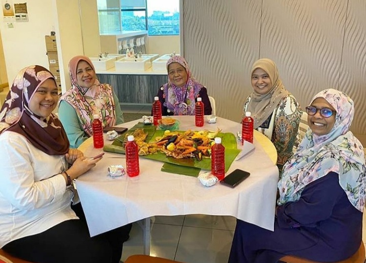 My Life & My Loves ::.: delivery Shellout by COMOT COMOT SEAFOOD