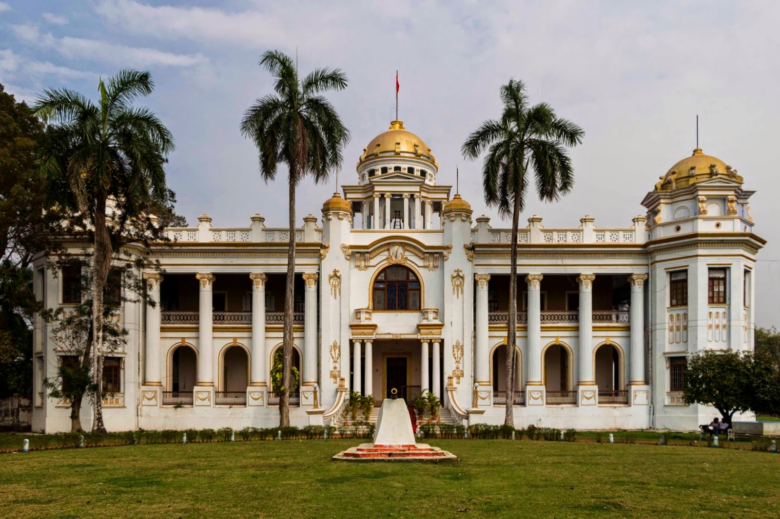 The Concrete Paparazzi: Mahishadal Rajbari, Haldia