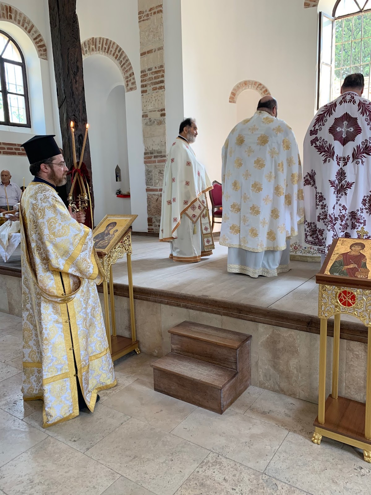 ΦΩΣ ΦΑΝΑΡΙΟΥ: ΣΤΟΝ ΠΑΝΗΓΥΡΙΖΟΝΤΑ ΑΓΙΟ ΠΑΝΤΕΛΕΗΜΟΝΑ ΑΠΟΛΛΩΝΙΑΔΟΣ (ΦΩΤΟ ...