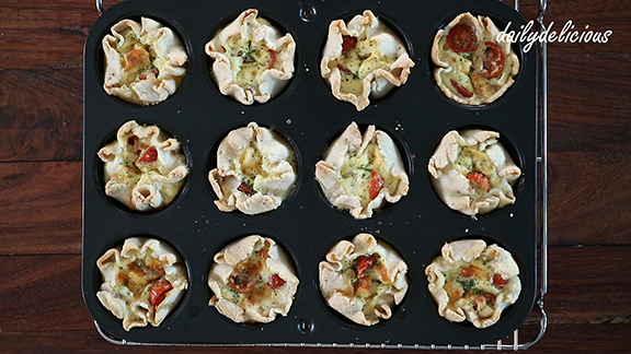 dailydelicious: Mini Quiche: Quick and easy savoury treat!
