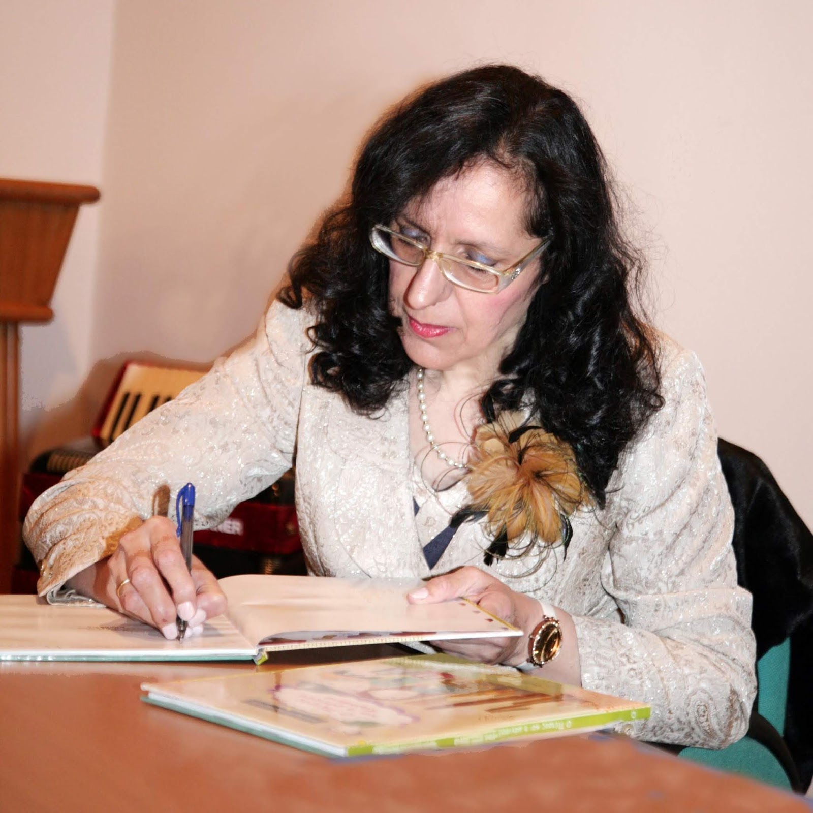 ΣΥΝΕΝΤΕΥΞΗ ΜΕ ΤΗΝ ΣΥΓΓΡΑΦΕΑ ΤΡΙΑΝΤΑΦΥΛΛΙΑ ΚΩΝΣΤΑΝΤΙΝΙΔΟΥ ΚΑΙ ΤΟ ΒΙΒΛΙΟ ...