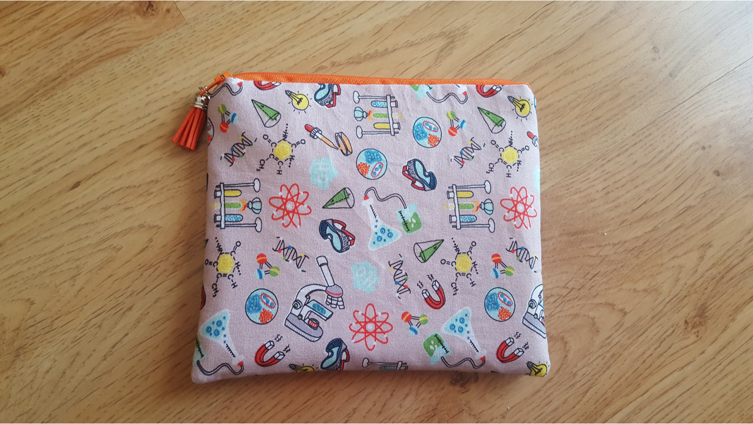 I made it Monday: science themed zipper purse |Keeping it Real