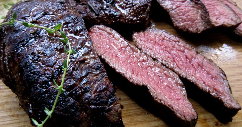 Bucataria Elenei: Friptura aromata de strut si doi invitati incantati