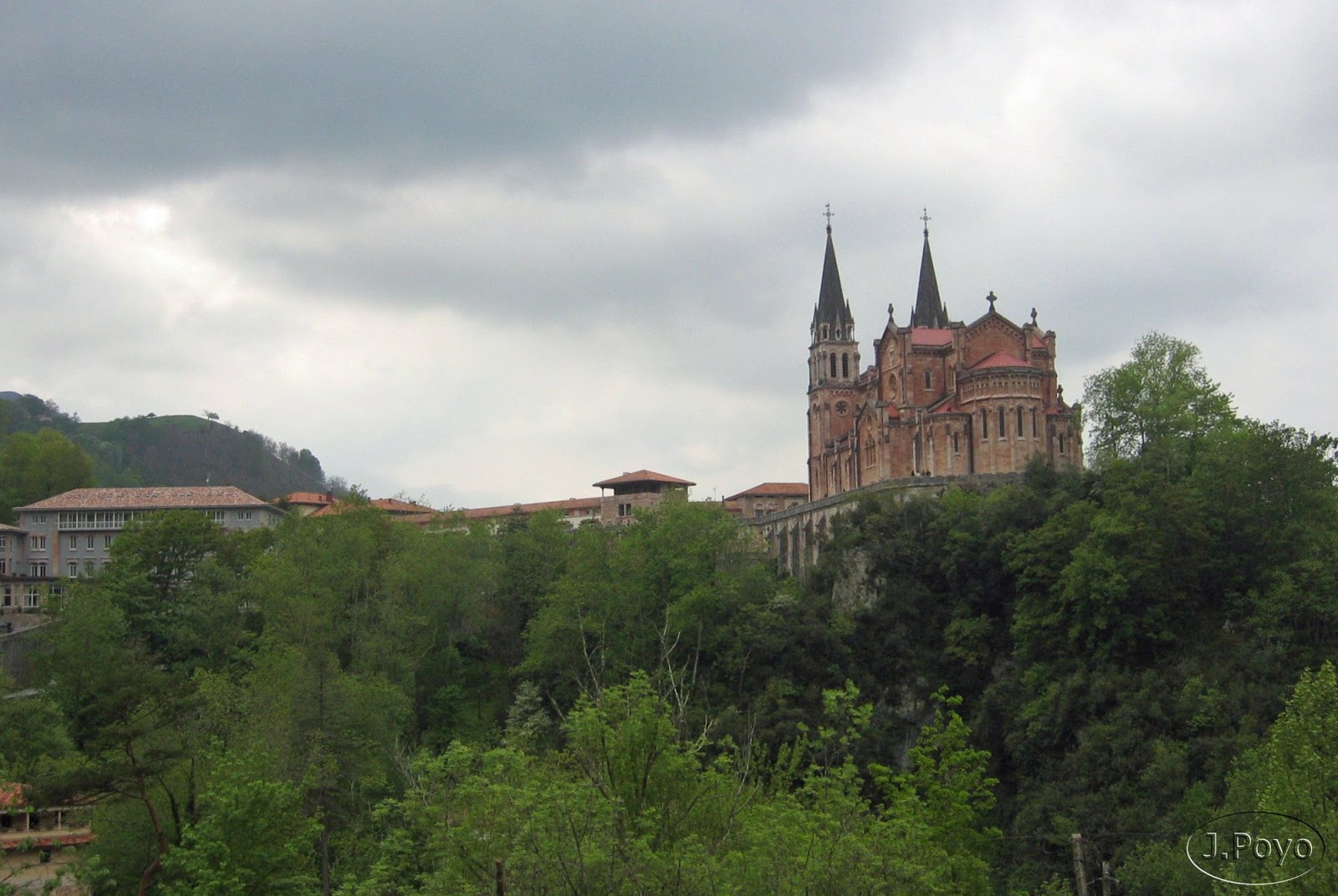 Visitando el Santuario y los lagos de Covadonga