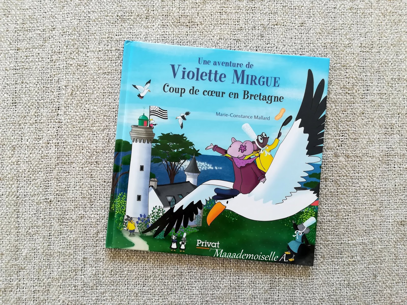 Maaademoiselle A.: || Une aventure de Violette Mirgue : Coup de coeur en Bretagne (Présentation ...