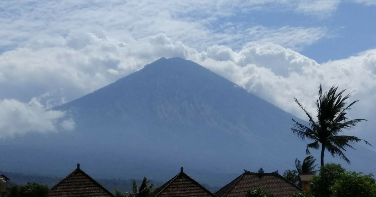Status Awas Untuk Gunung Agung - BSMI JATIM