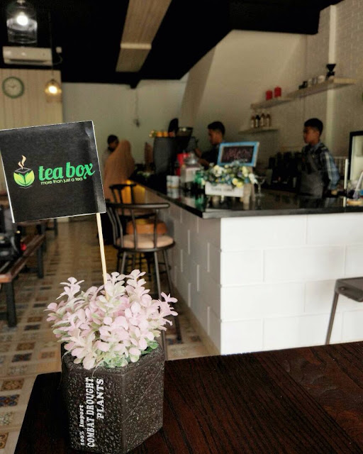Tea Box Cafe - Mencicipi Makanan Ala Shireen Sungkar - zackamega.com
