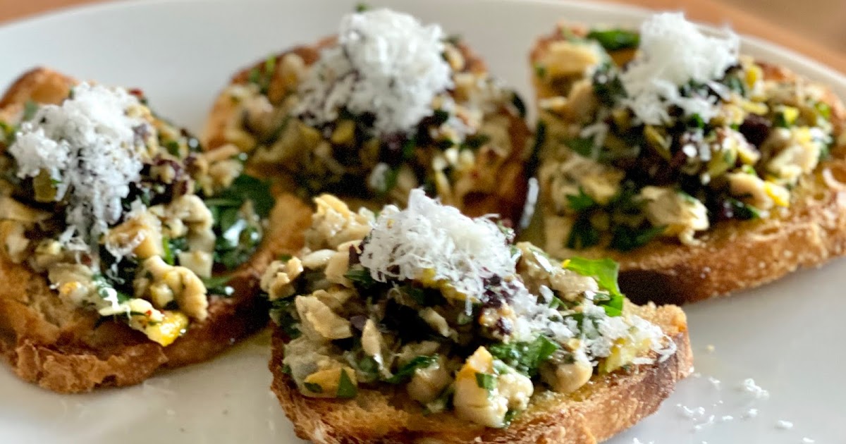Food Hunter's Guide to Cuisine: Clam Toast with Tapenade