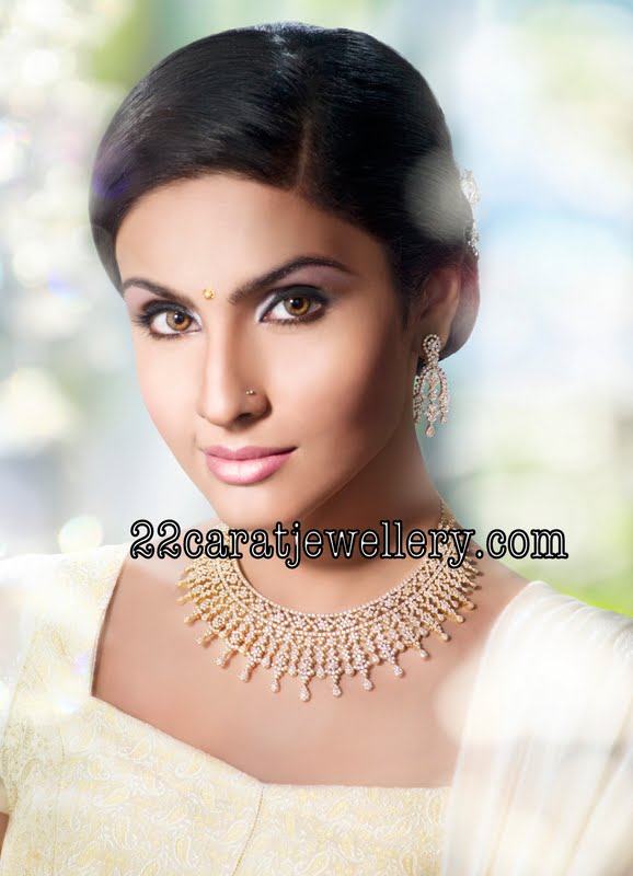 Models with Designer Diamond Jewellery Studded with Emeralds Gallery ...