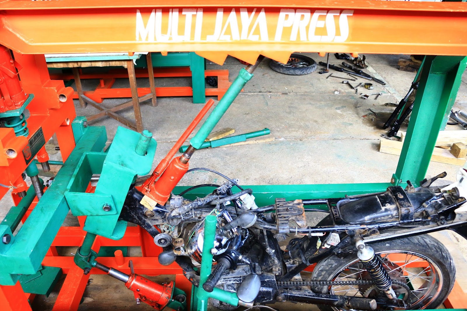 Jual Mesin Press Body Motor 08156988881 - 082322388881