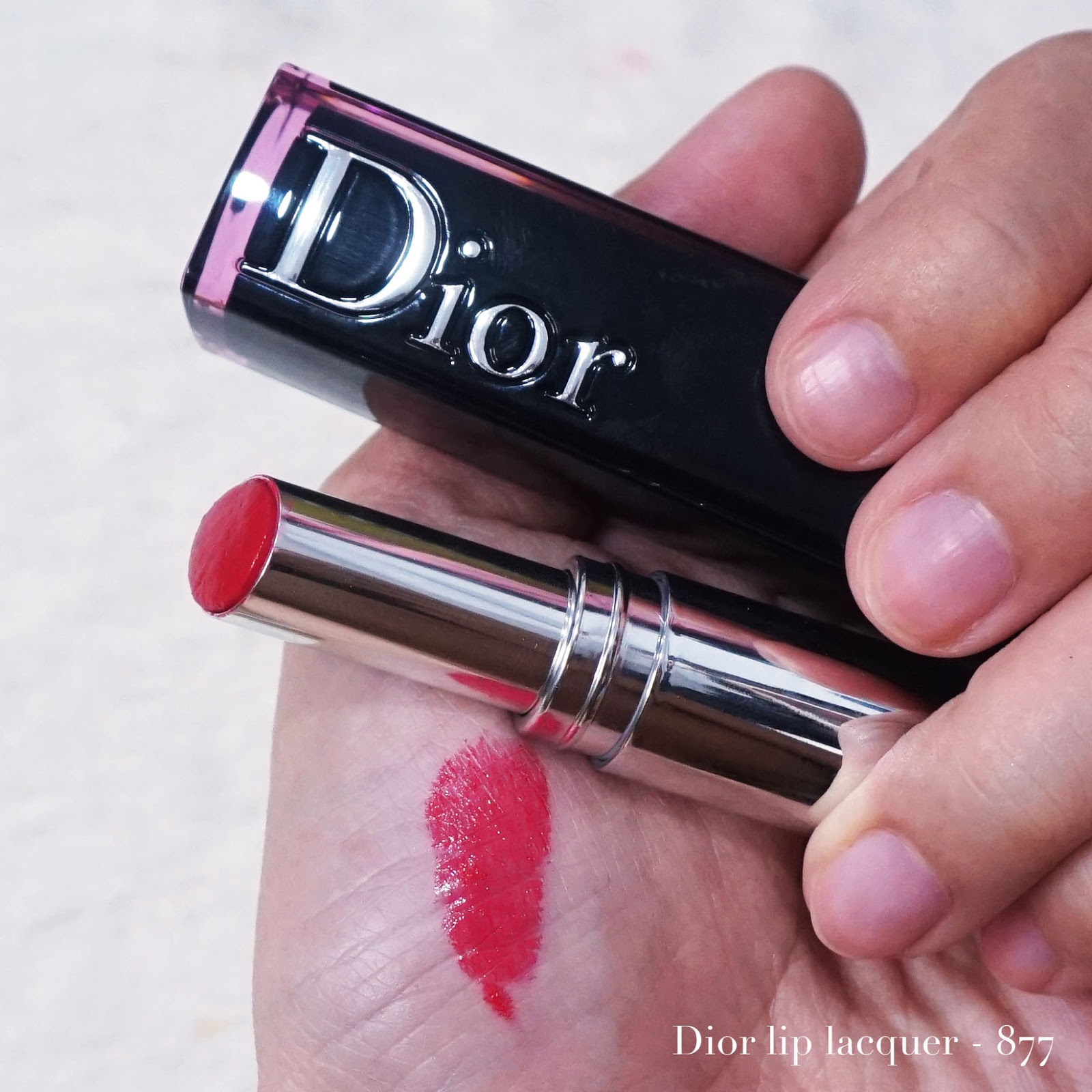 [唇膏] Dior Lacquer Stick 癮誘超模漆光唇釉 - 877 Turn me Dior