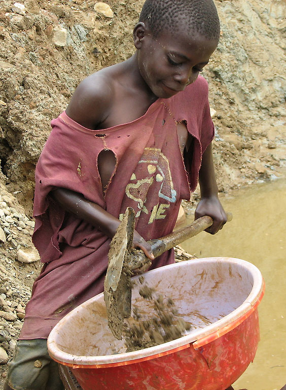 The material's universe: El coltán