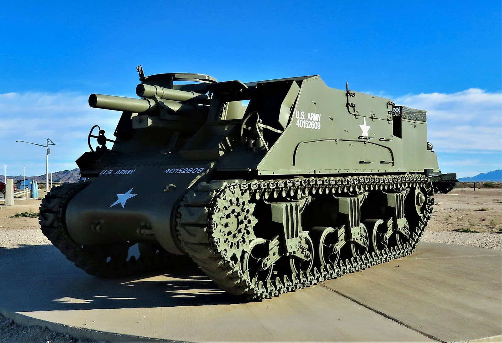 Horseshoe bend in Salt River Canyon, Arizona: Tanks and more tanks