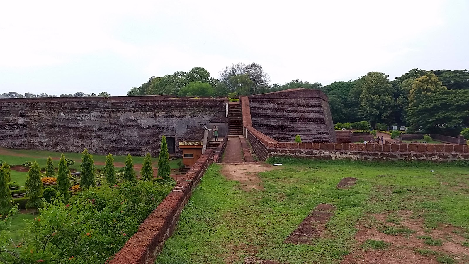 Jeevan's KALLI VALLI : St.Angelo's Fort Cannanore- Kannur fort