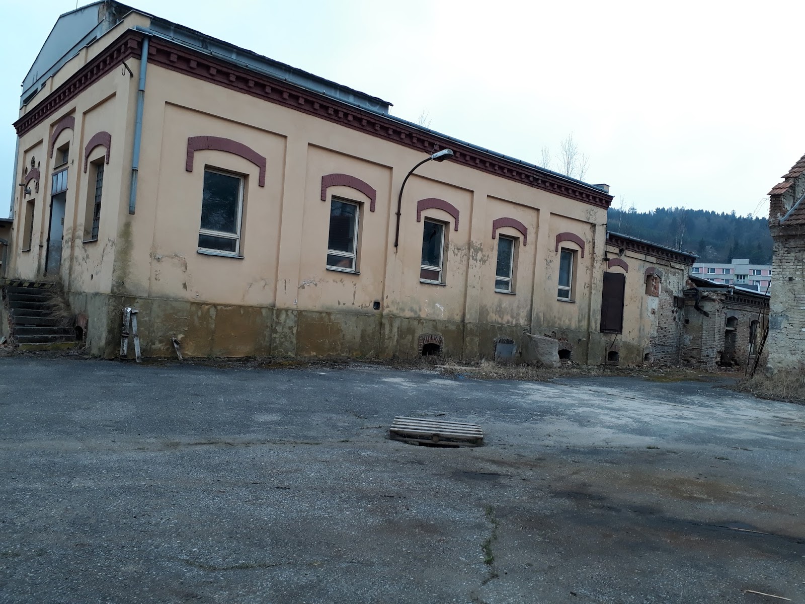 Erika Rosenberg: Fahrt nach Brünnlitz zu Schindler Fabrik. Trip to ...