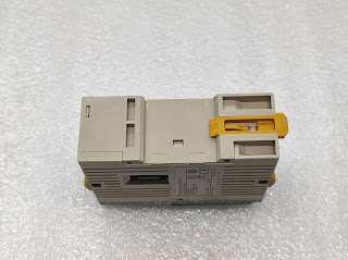 OMRON CPM2C-20CDR-D PROGRAMMABLE CONTROLLER 24V DC