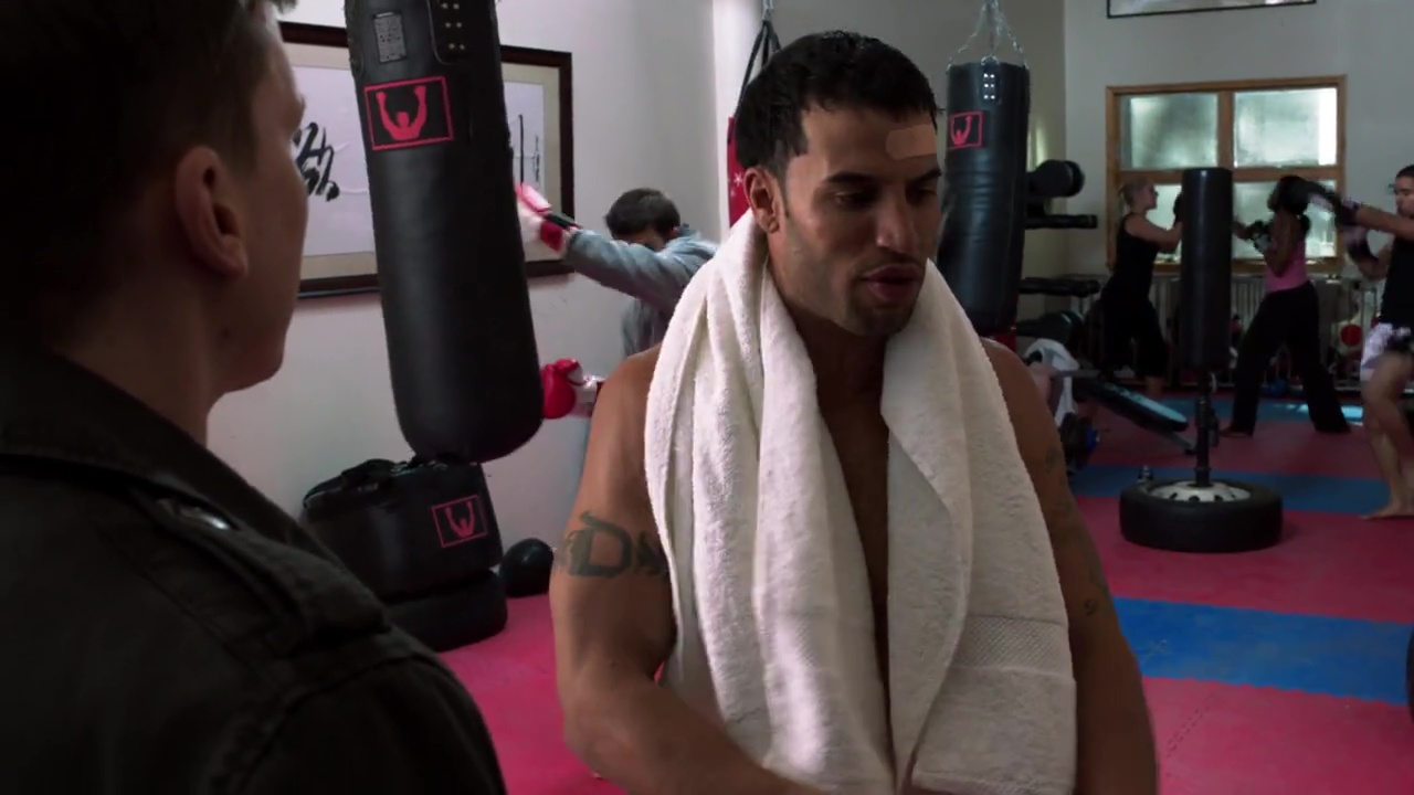 ausCAPS: Danny Henriquez shirtless in Unforgettable 1-08 "Lost Things"