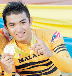 Malaysian Hollywood 2.0: Datuk Nicol Ann David dan Azizul Hasni Awang ...