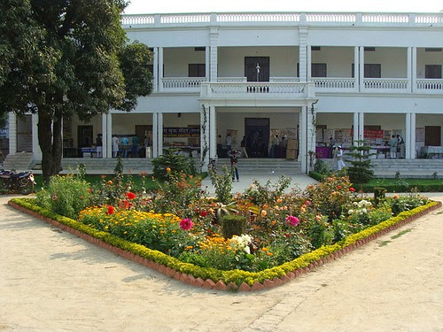 Shibli National College: Library