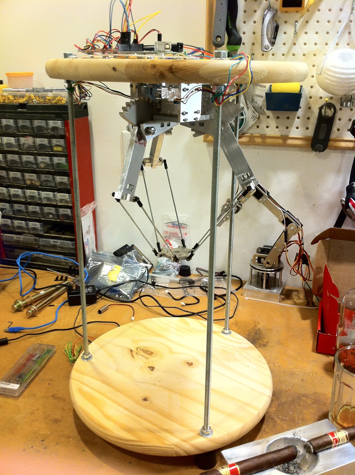 Rob Hopeless: Delta Robot 3D Printer. Sounds cool doesn't it?