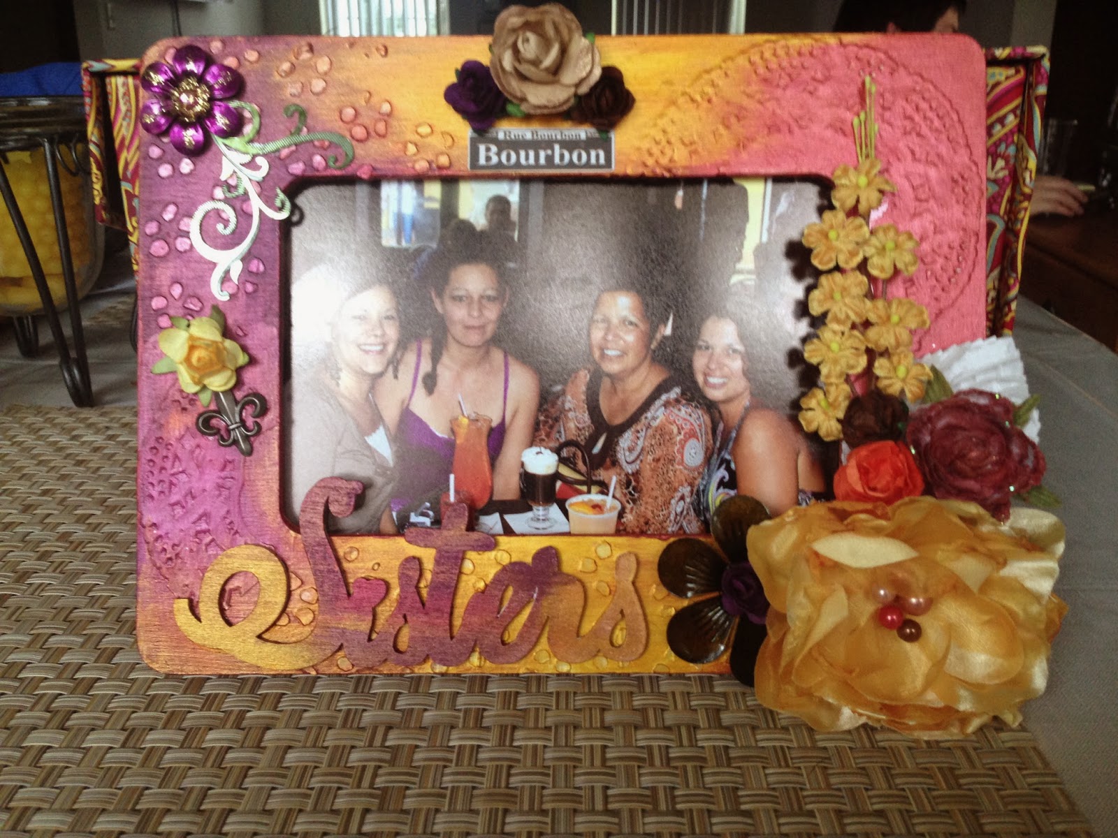 2 Sisters Scrappin': Just Finished! Altered Photo Frame