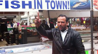 O cão que fuma...: Vendedor de peixe alcança fama mundial com pregão ...