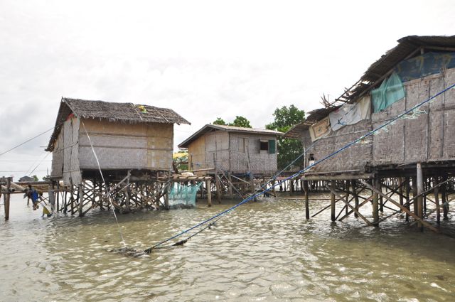 In Pinay's "Ciudad": LAYAG-LAYAG YELLOW BOAT VILLAGE: HOUSES @ ZC ...