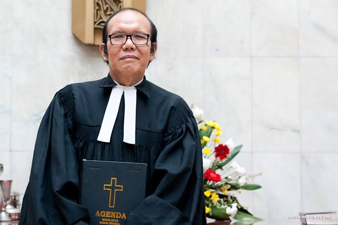 APAKAH ANAK PENDETA HARUS JADI PENDETA? - HIDUP KRISTEN